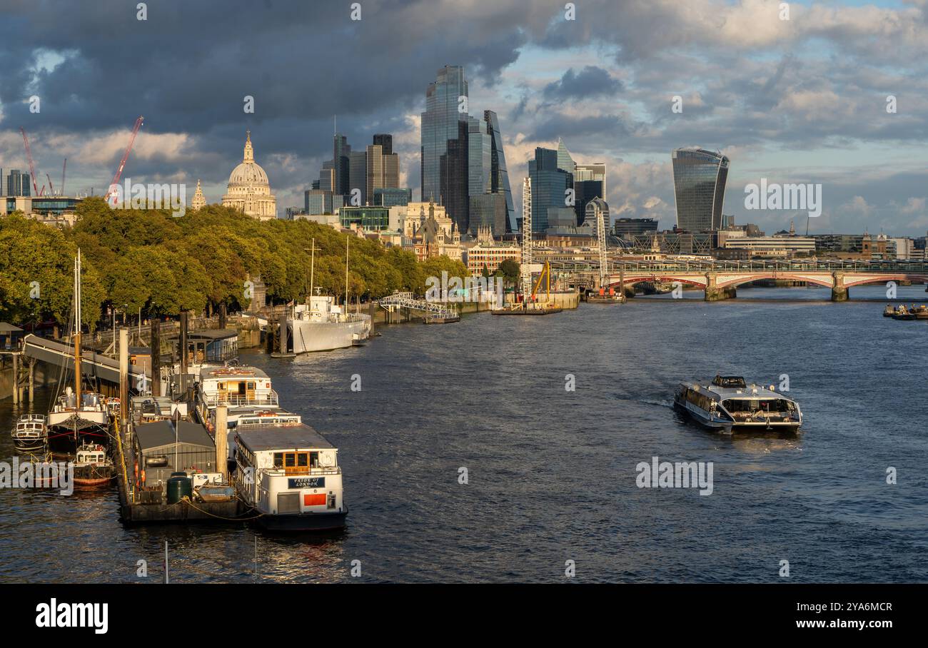 Views of water traffic and architecture on the river Thames from ...