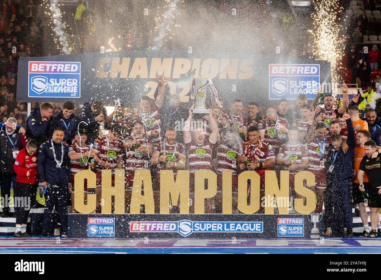 Champions league trophy lift hi-res stock photography and images - Alamy