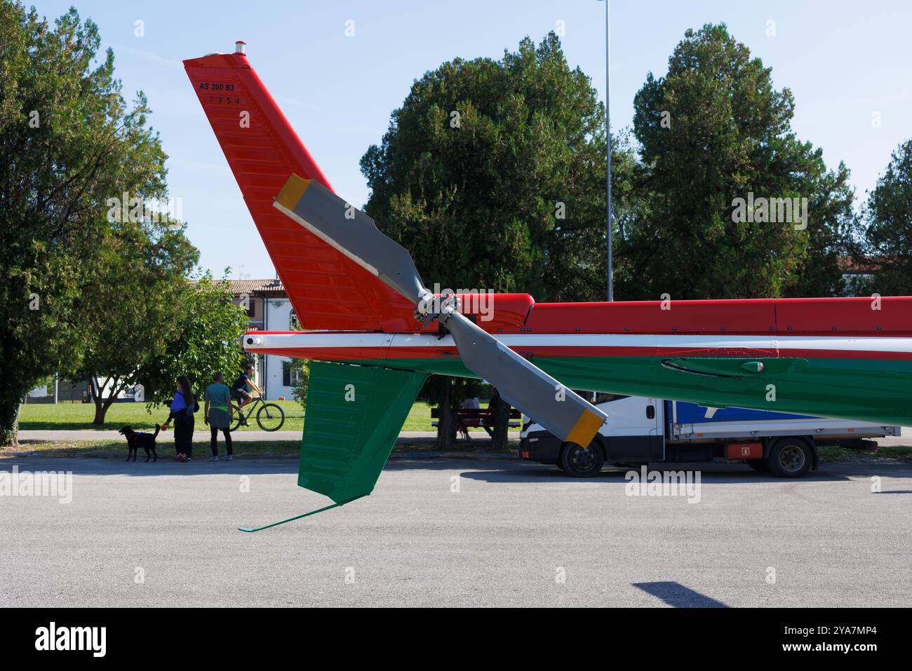 Helicopter with no tail rotor hi-res stock photography and images - Alamy
