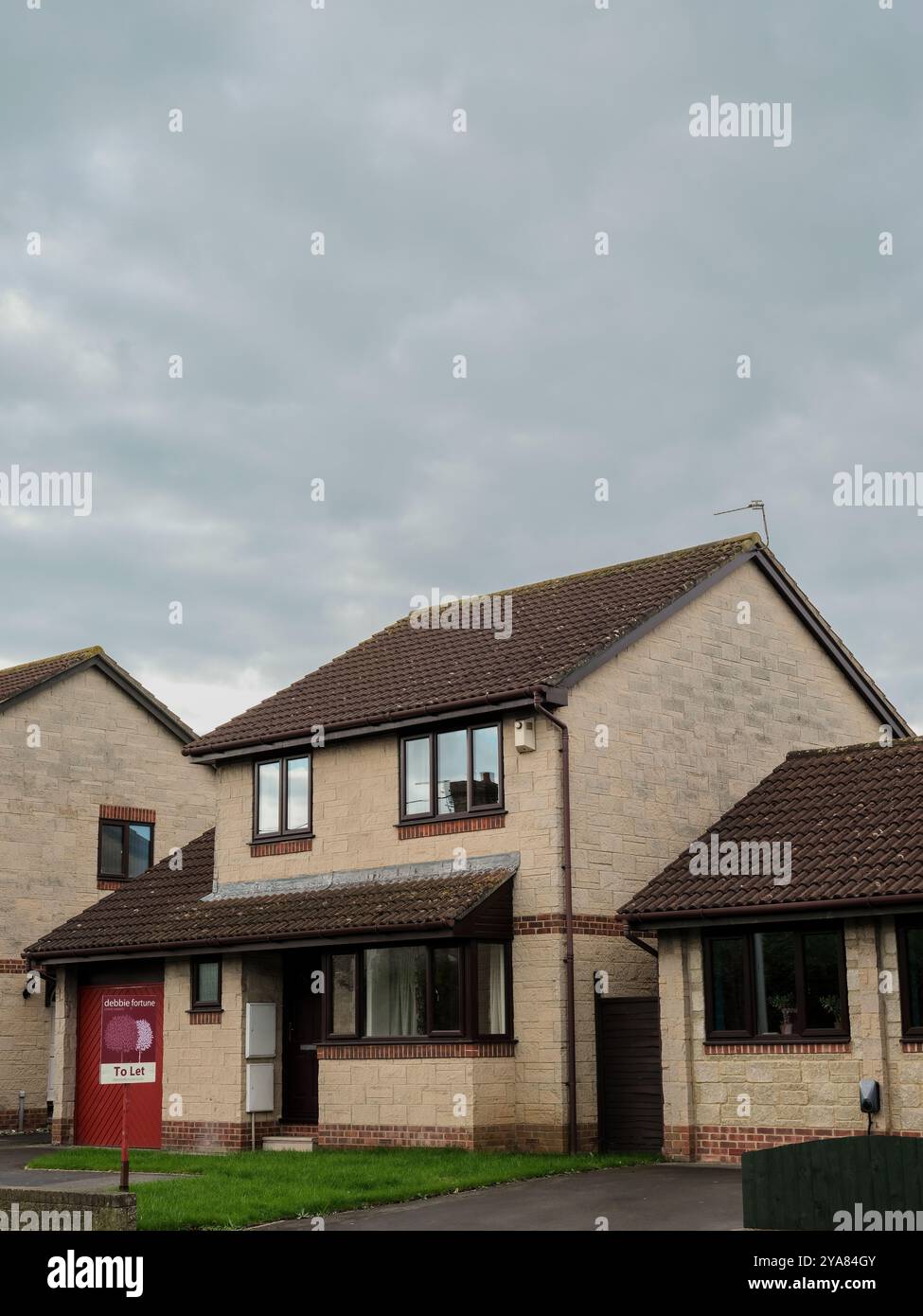 October 2024 - House for let with agents sign in Yatton, North Somerset ...