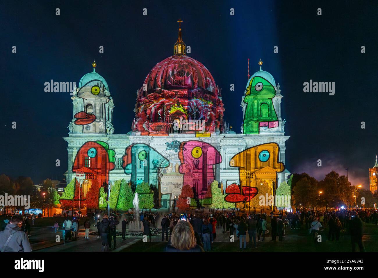 Der Berliner Dom am Lustgarten in Berlin-Mitte während des Festivals of ...