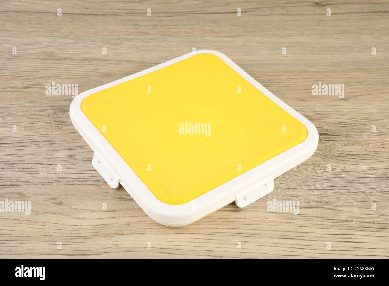 Yellow sandwich box hi-res stock photography and images - Alamy