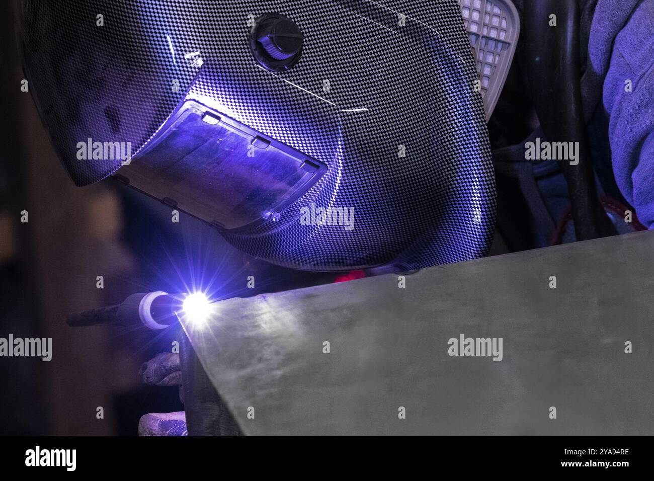 Welding fixture hi-res stock photography and images - Alamy