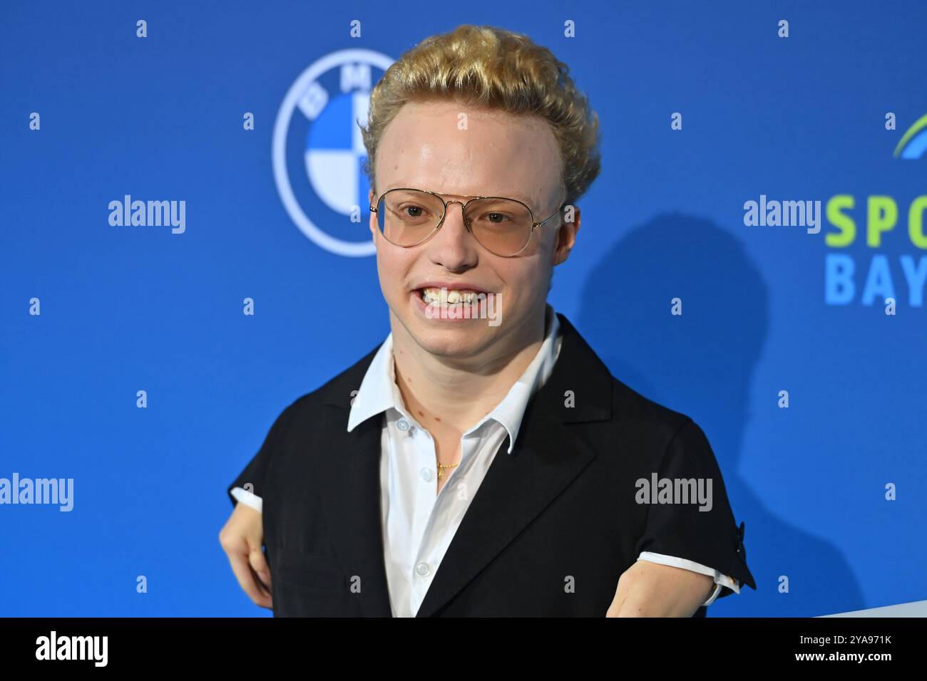 Roter schwimmer hi-res stock photography and images - Alamy