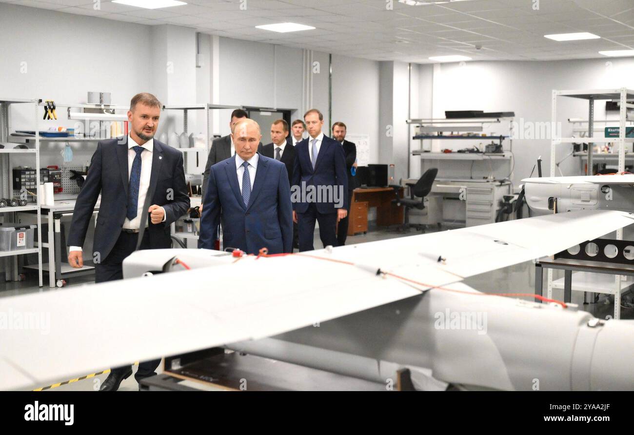 Visit to Special Technology Centre. Russian President Putin visited the ...