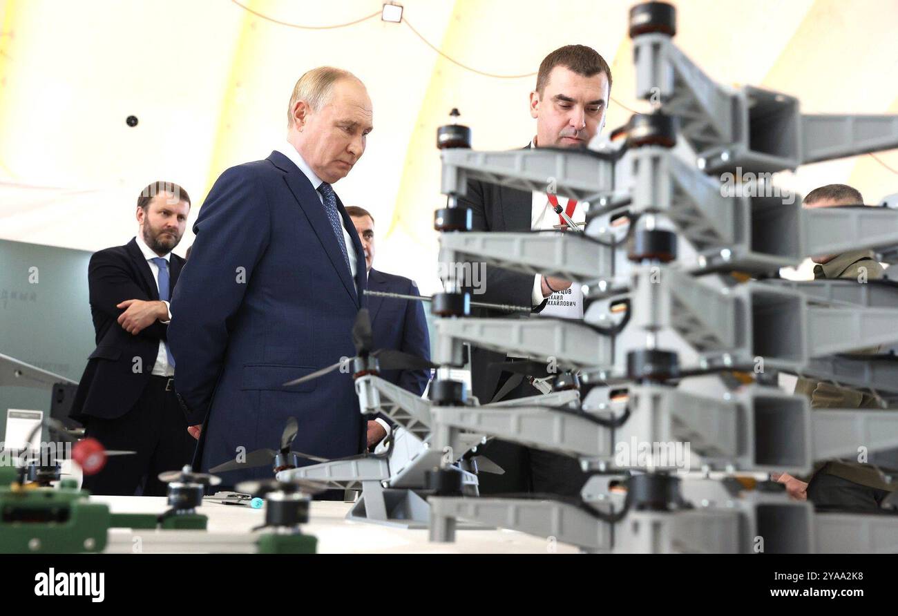 Visit to Special Technology Centre. Russian President Putin visited the ...