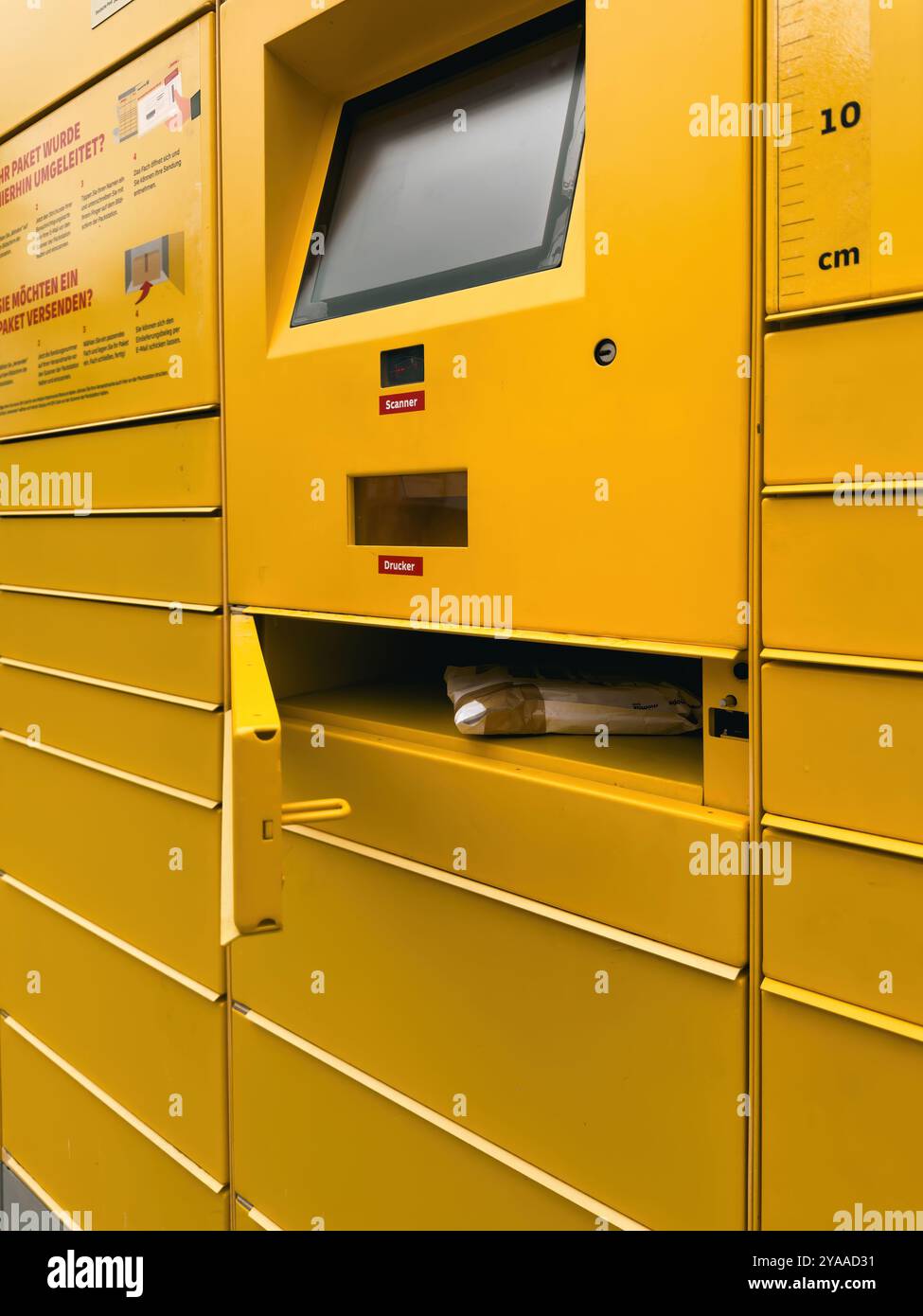 Dhl locker hi-res stock photography and images - Alamy