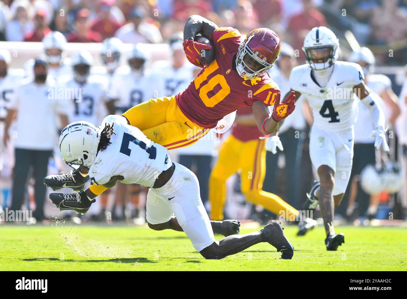 LOS ANGELES, CA - OCTOBER 12: USC Trojans wide receiver Kyron Hudson ...