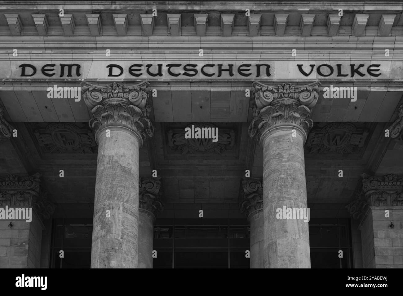 Lettering dem deutschen volke Black and White Stock Photos & Images - Alamy