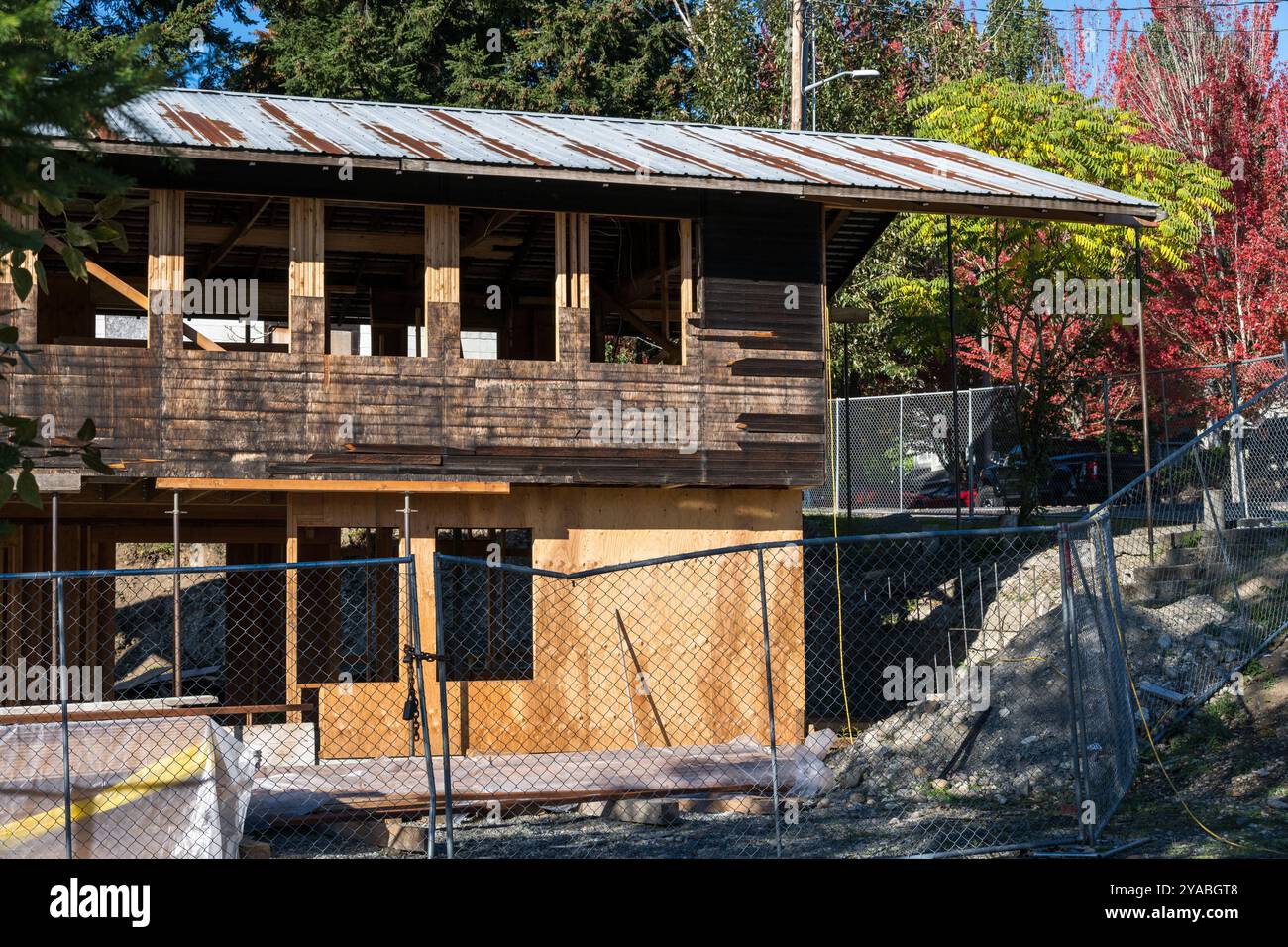Gutted walls hi-res stock photography and images - Alamy
