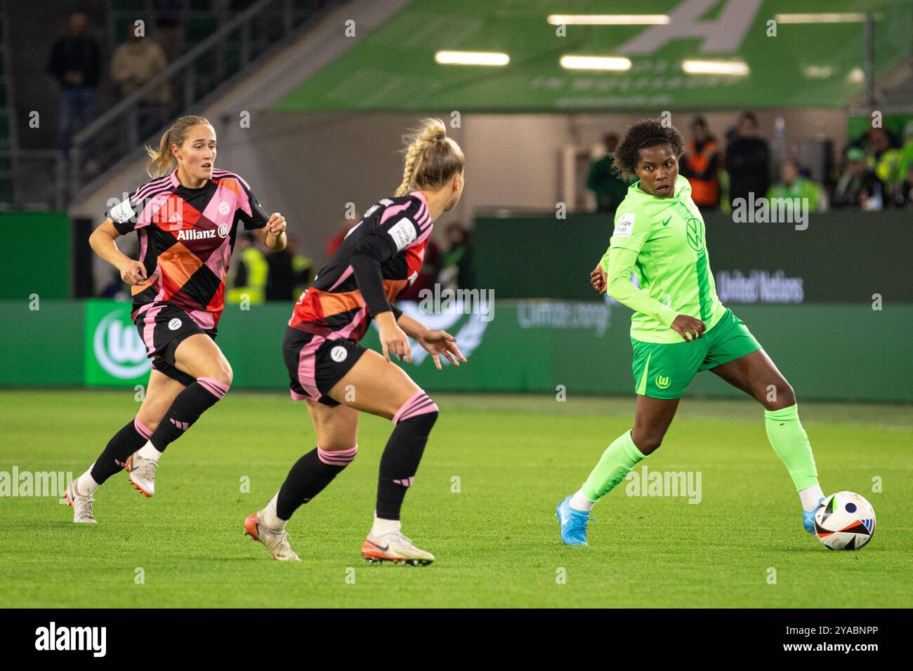Wolfsburg, Germany. 12th Oct, 2024. Lineth Beerensteyn (9) of Wolfsburg ...