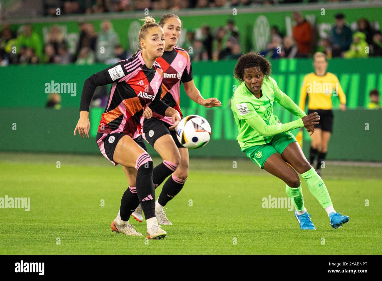 Wolfsburg, Germany. 12th Oct, 2024. Lineth Beerensteyn (9) of Wolfsburg ...