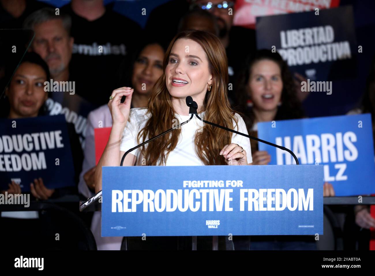 Phoenix, Arizona, USA. 12th Oct, 2024. Actress SOPHIA BUSH speaks at a ...