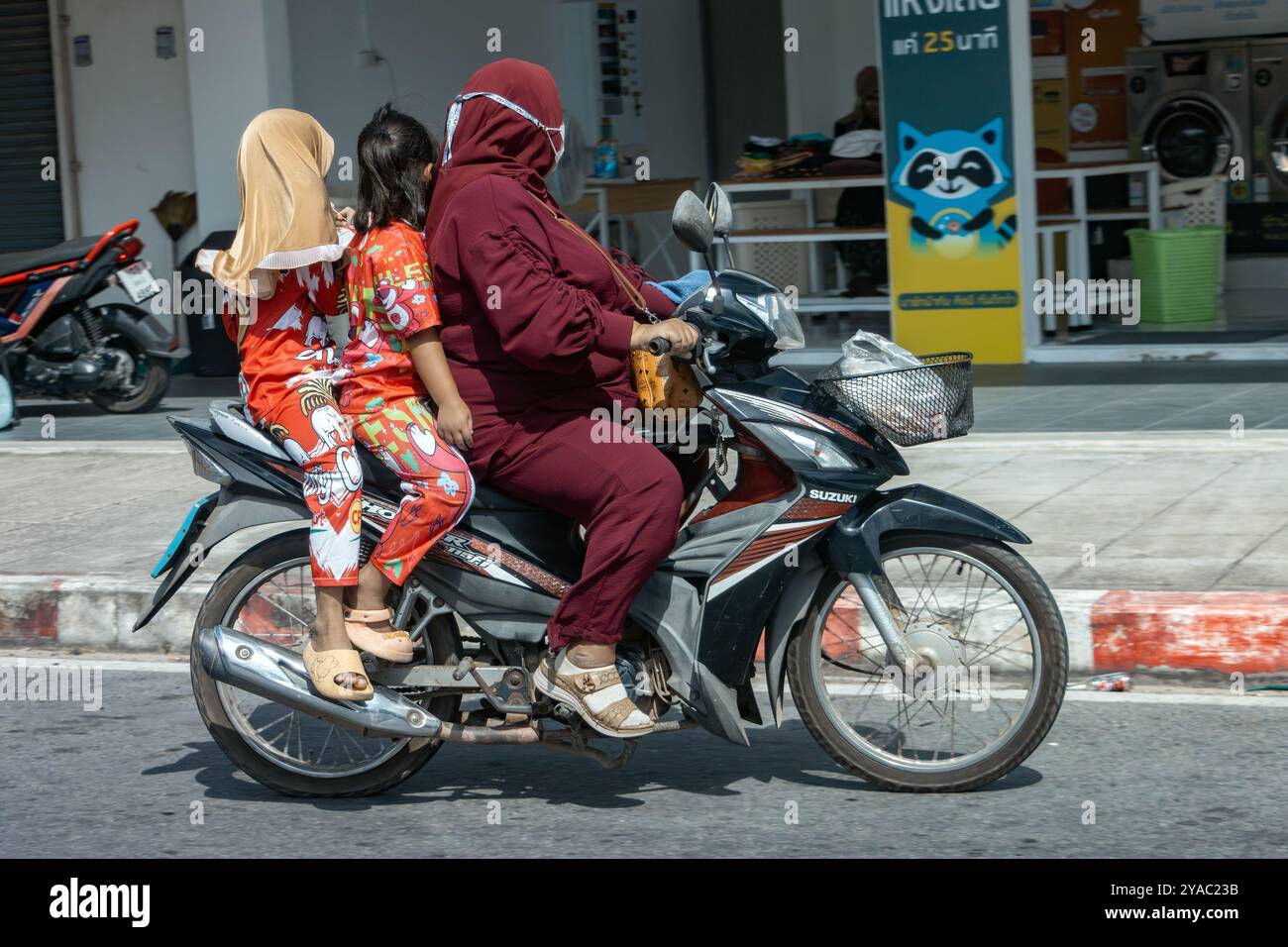 Muslim family on motorcycle ride hi-res stock photography and images ...