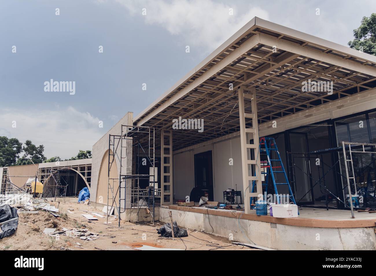 A new modern multi-storey residential building under construction Stock ...