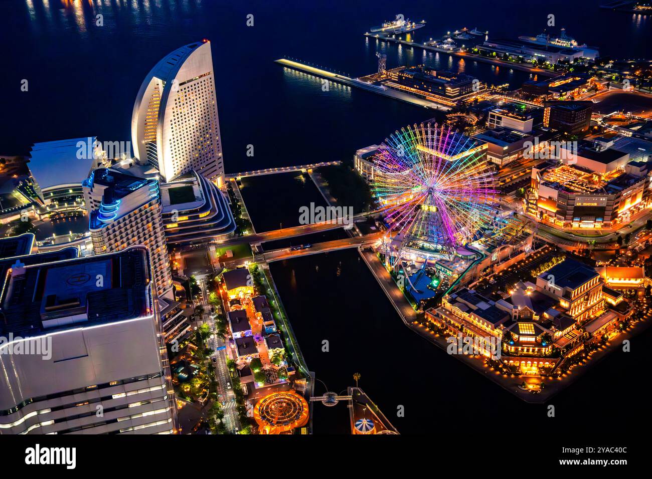 Yokohama Ferris Wheel Cosmo Clock 21 view from Landmark tower in ...