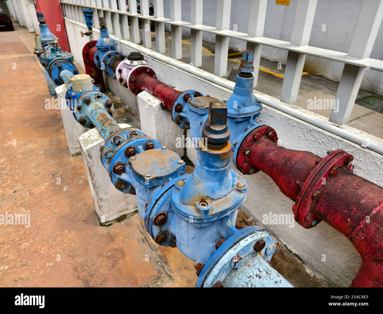 Interconnected pipes hi-res stock photography and images - Alamy
