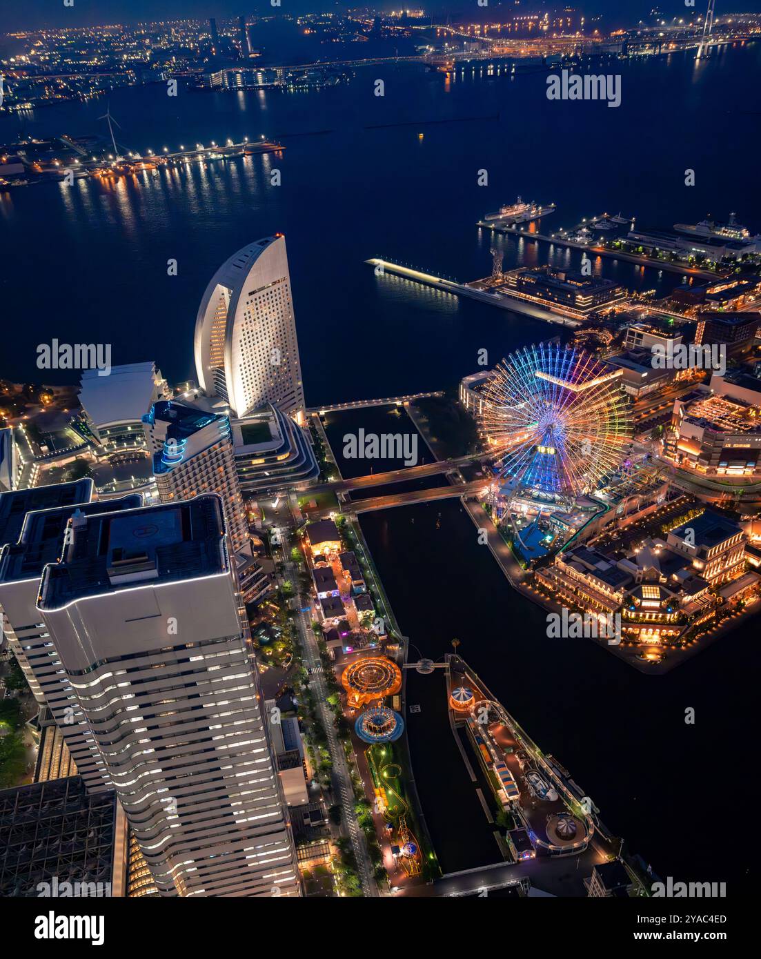Yokohama Ferris Wheel Cosmo Clock 21 view from Landmark tower in ...