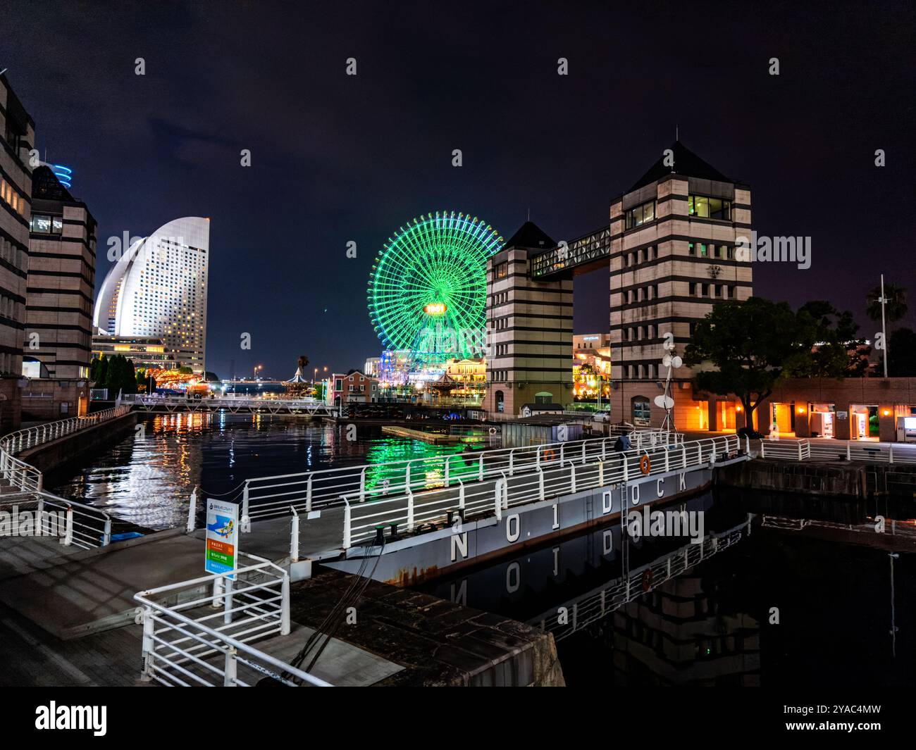 Yokohama Ferris Wheel Cosmo Clock 21 view from Landmark tower in ...