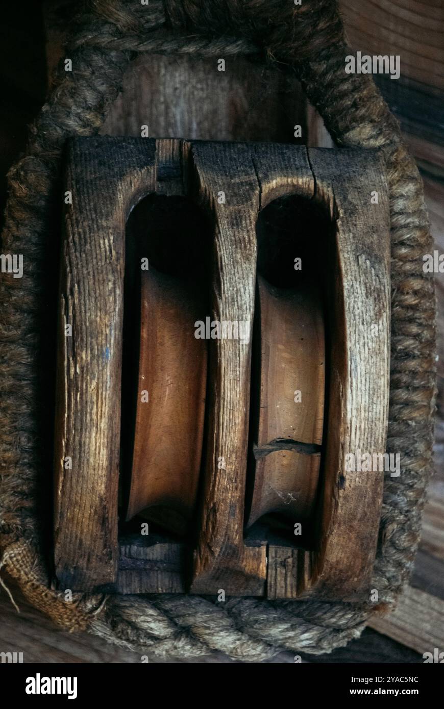 Block and tackle hi-res stock photography and images - Alamy