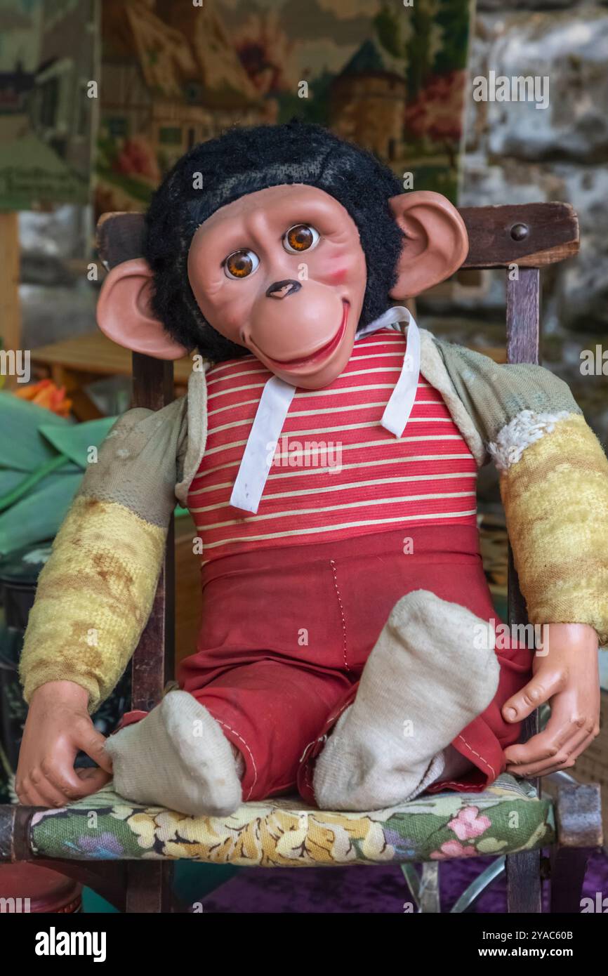 England, Kent, Tunbridge Wells, The Pantiles, Antique Store Display of ...