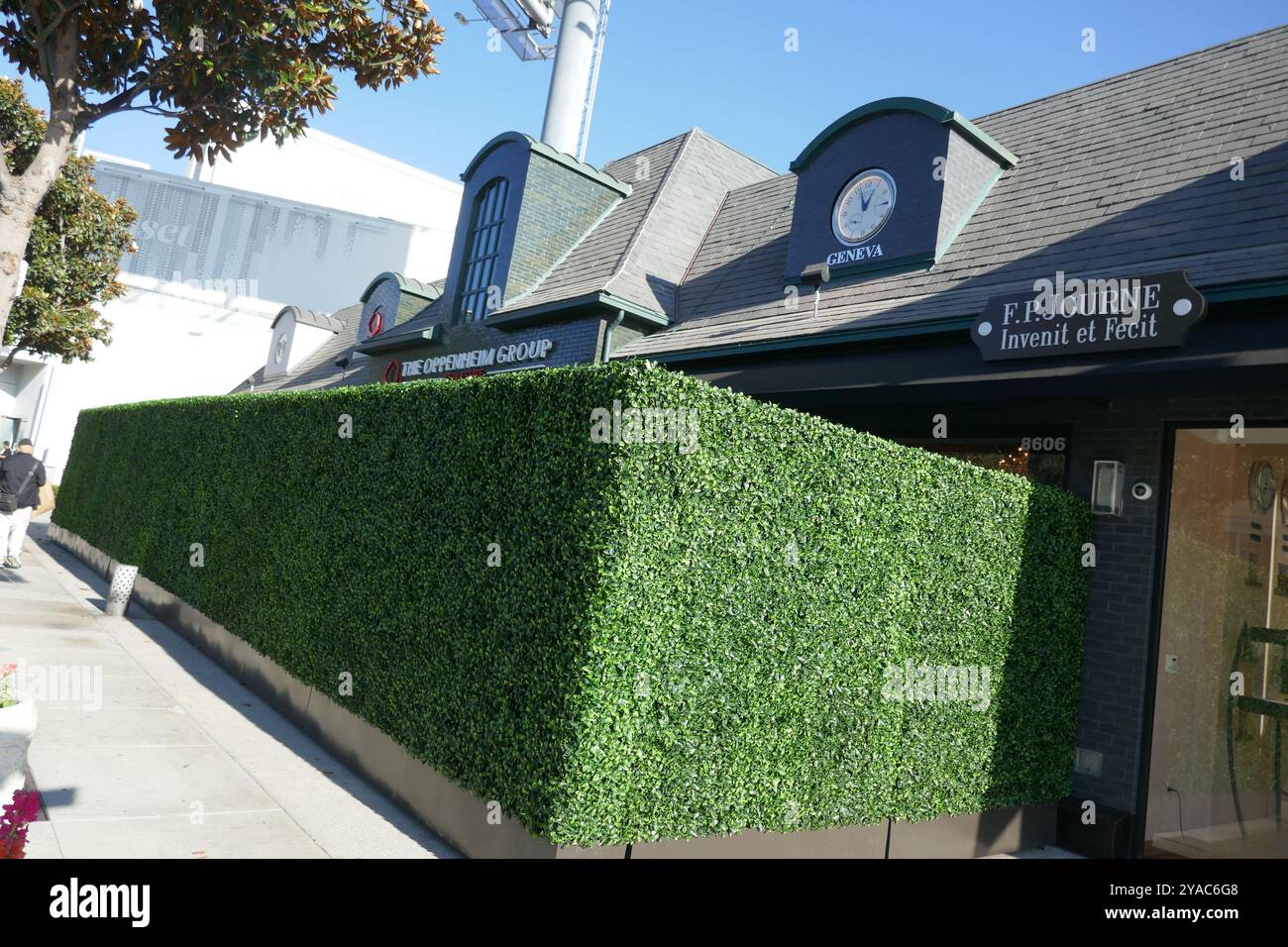 Jason oppenheim selling sunset hi-res stock photography and images - Alamy