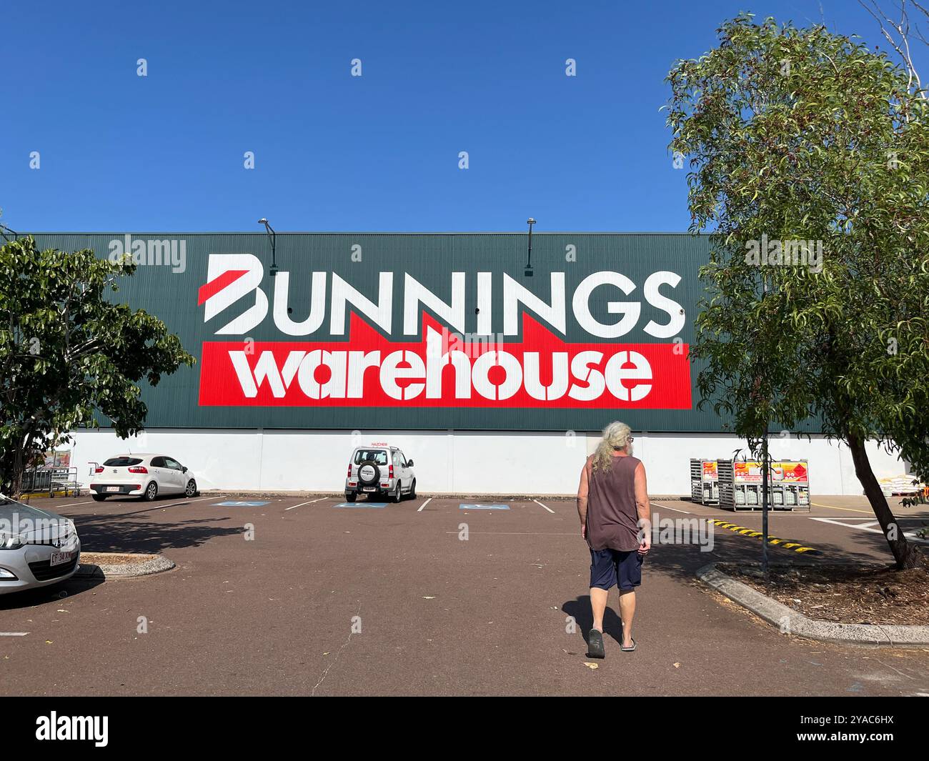 Bunnings Warehouse store in Darwin Australia Stock Photo - Alamy