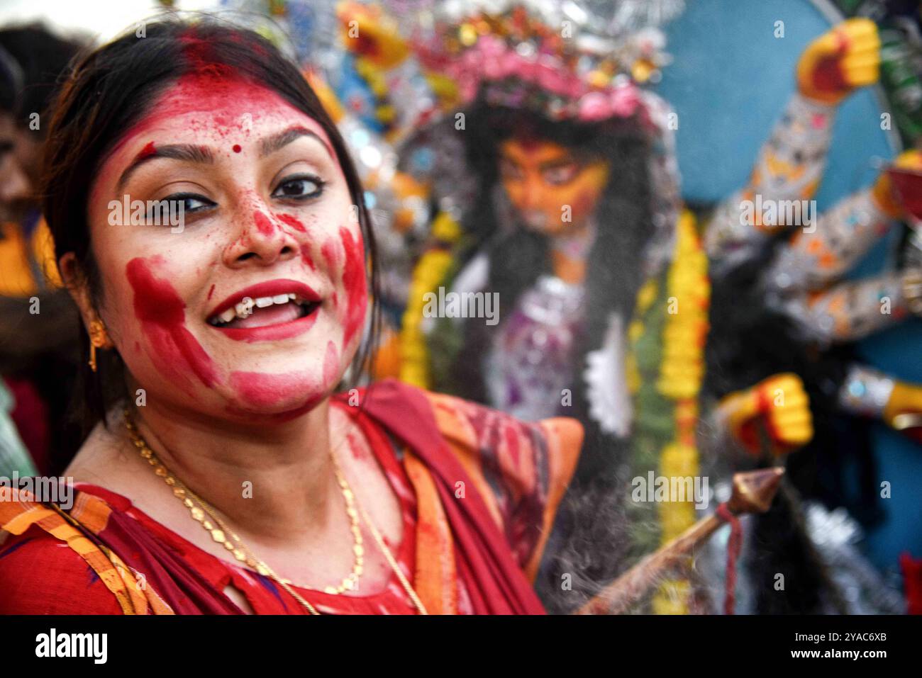 End of Durga Puja Festival Celebrations Indian Marred Women apply ...