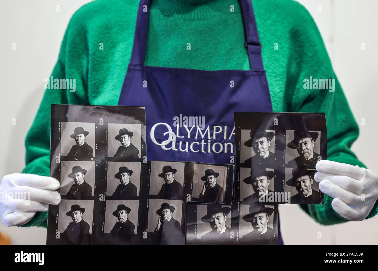 Photographed by lord snowdon hi-res stock photography and images - Alamy