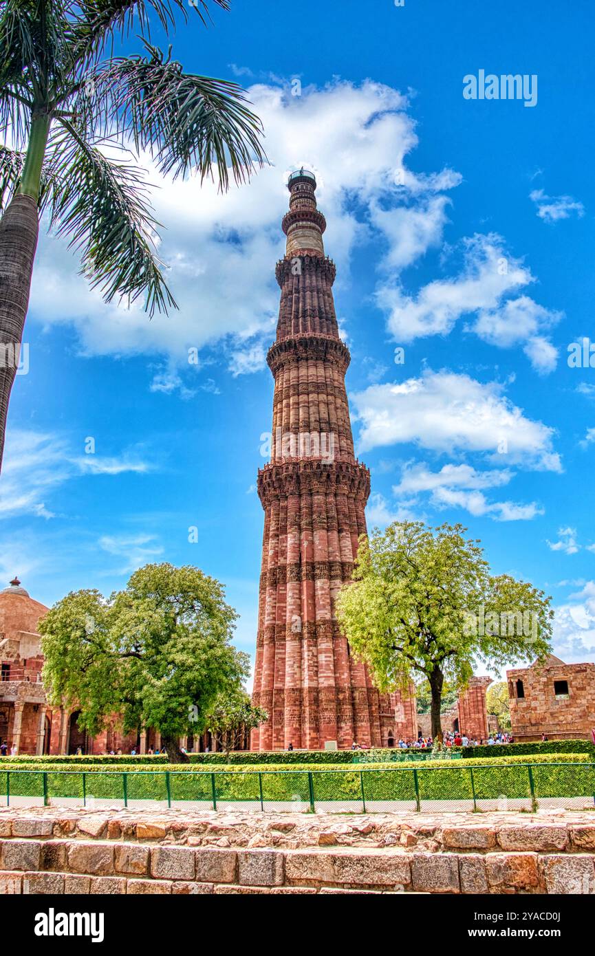 Qutub Minar / Qutb Minar / Kutub Minar, Delhi, India, Asia. UNESCO ...