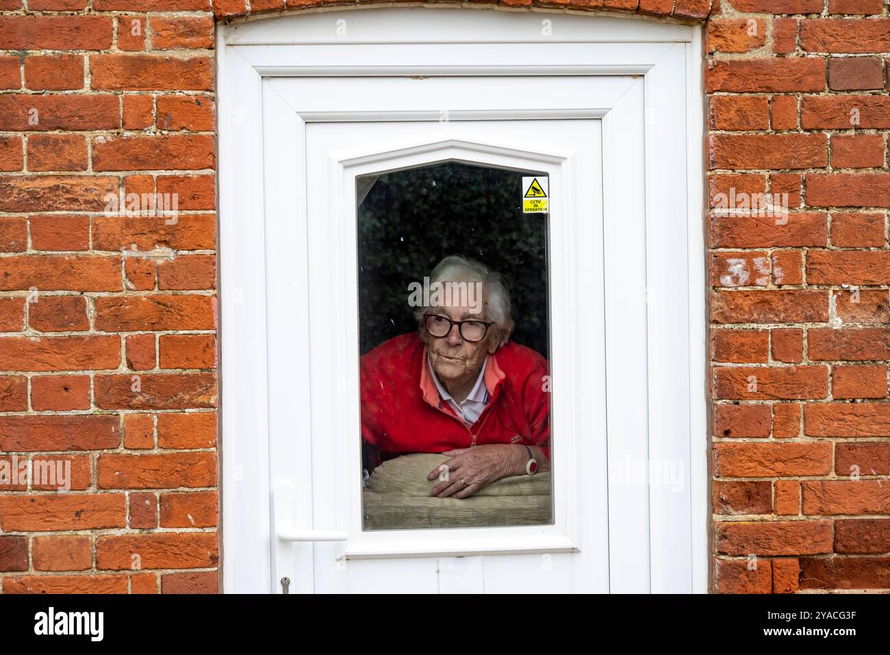 Elderly woman at home during lockdown Stock Photo - Alamy