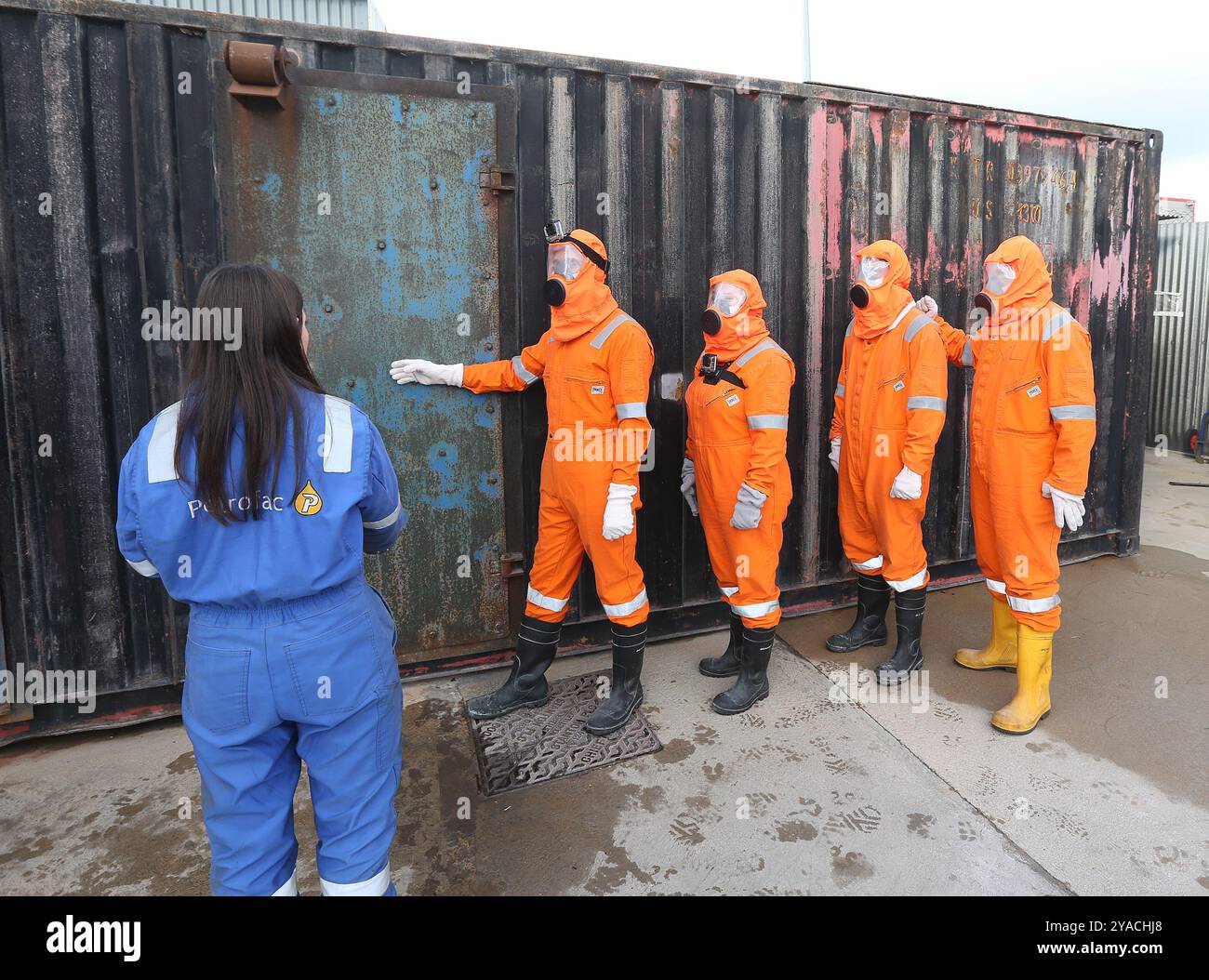 People doing enclosed and confined space fire training Stock Photo - Alamy