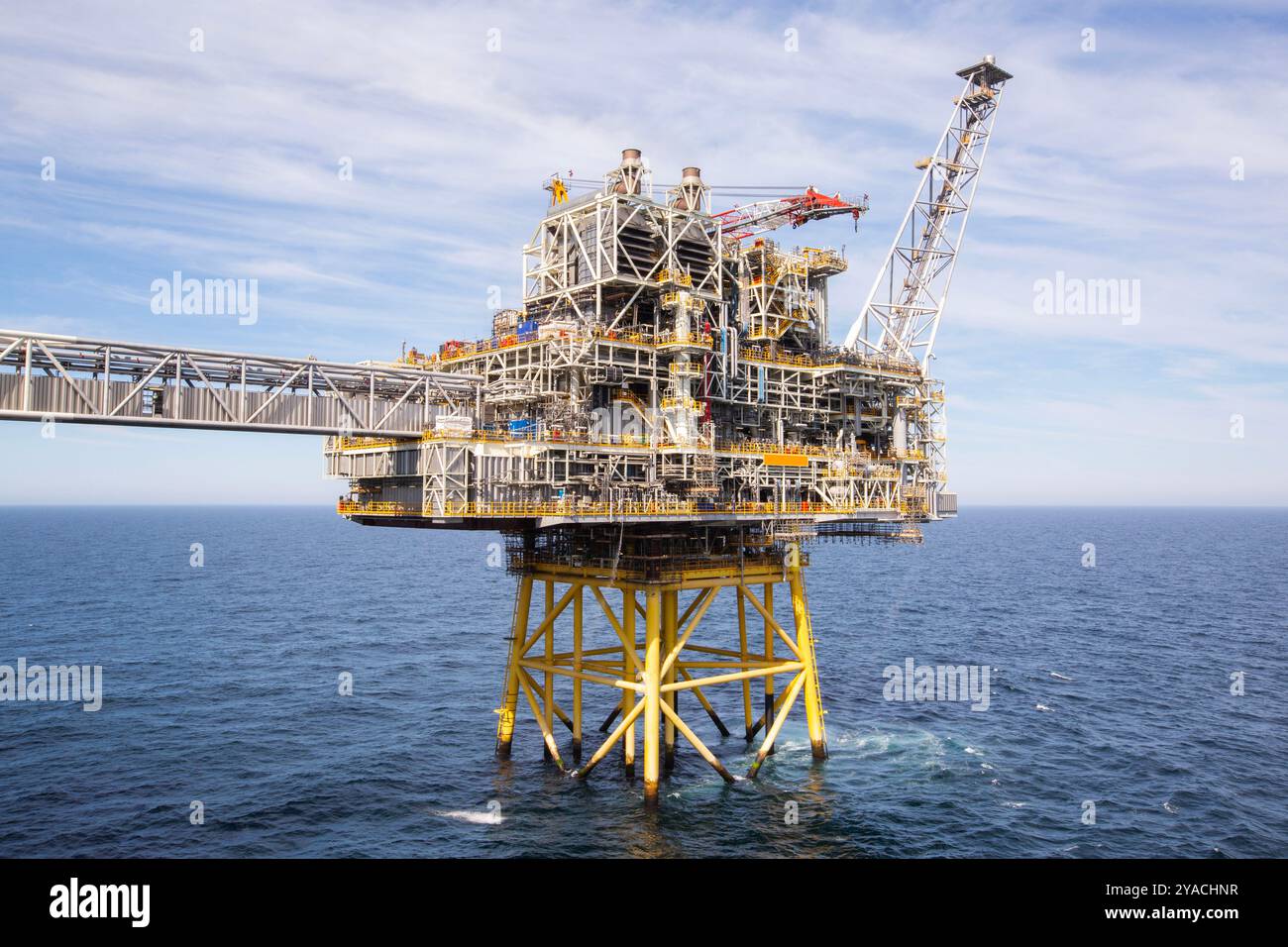 Oil rig in the north sea Stock Photo - Alamy