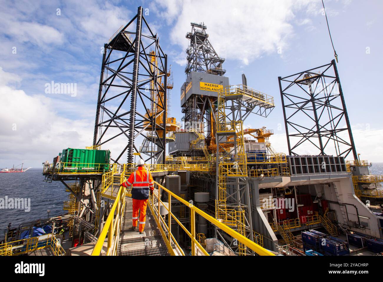 Oil rig in the north sea Stock Photo - Alamy