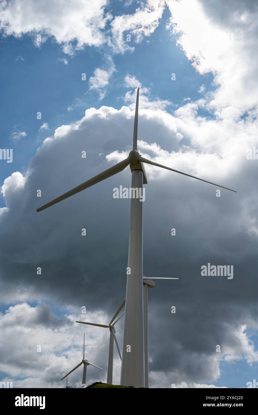 Wind mountain hi-res stock photography and images - Alamy