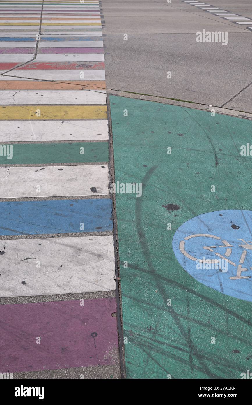 crosswalk. pedestrian crossing. zebra crossing. Zebrastreifen. Füßgängerüberweg. Strasse. Weg ...