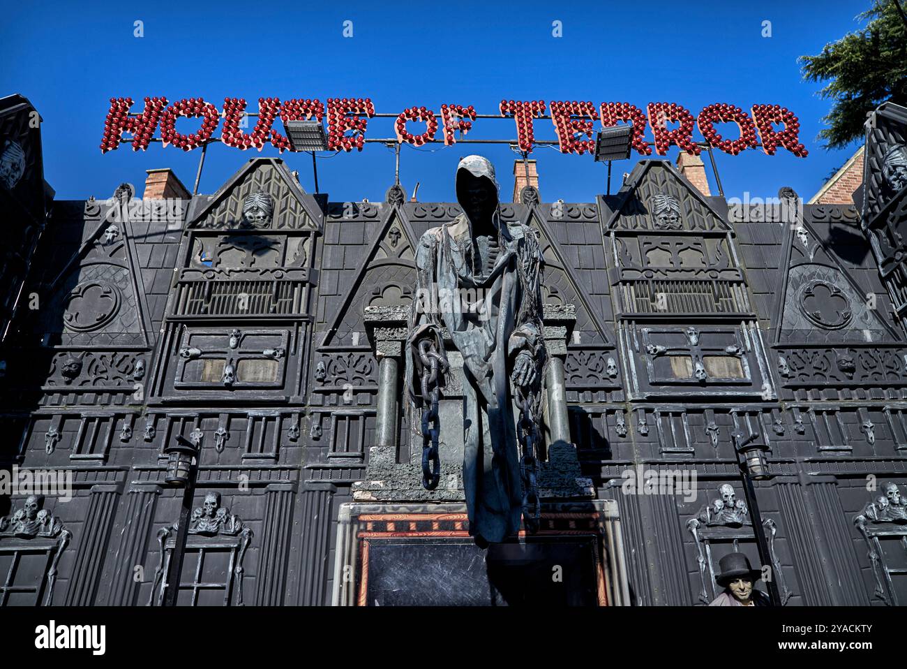 House terror fairground attraction hi-res stock photography and images ...
