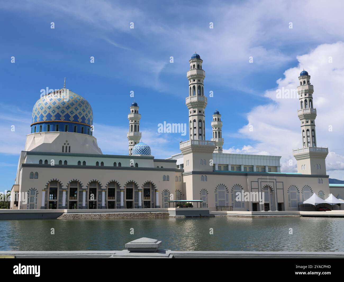 Masjid Bandaraya Kota Kinabalu(blue mosque Stock Photo - Alamy