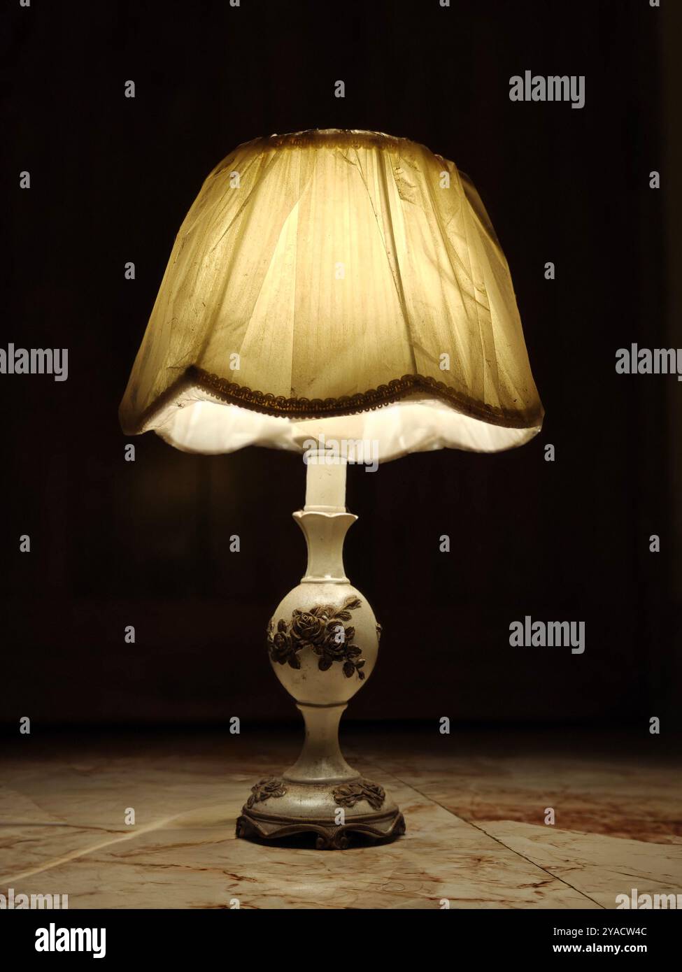 Inside lamp shade hi-res stock photography and images - Alamy