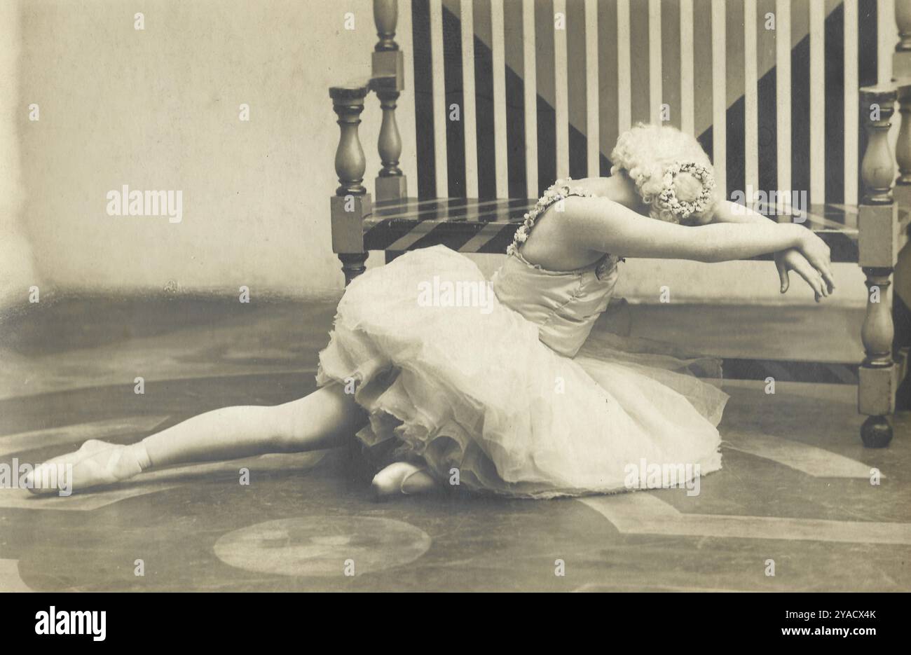 1900 performer hi-res stock photography and images - Alamy