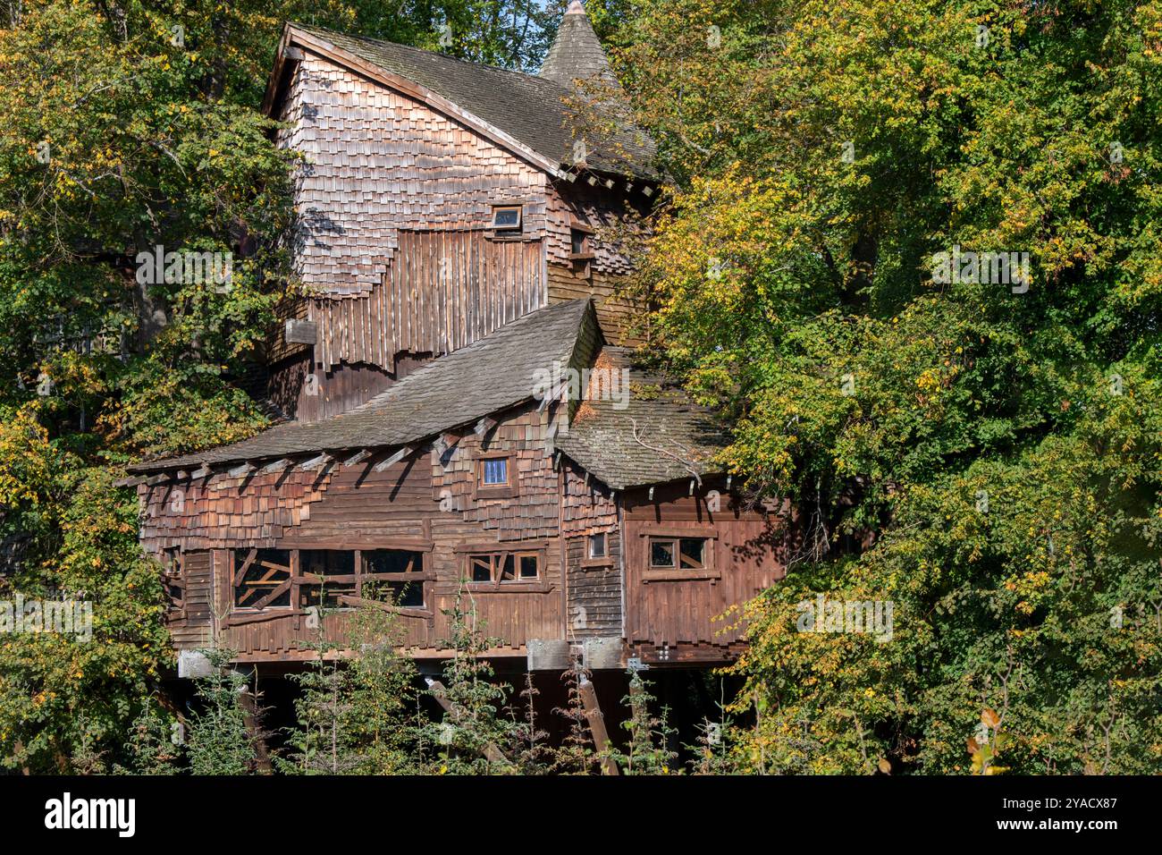 Alnwick Castle treehouse Stock Photo - Alamy