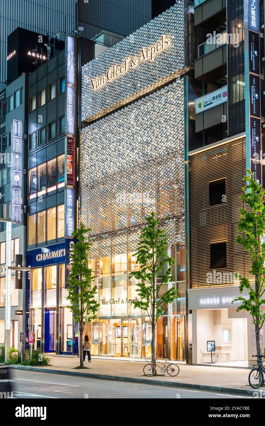 The Van Cleef and Arpels flagship store illuminated at night on the ...