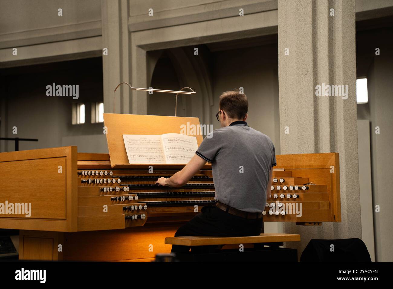 Grand pipe organ stained hi-res stock photography and images - Alamy