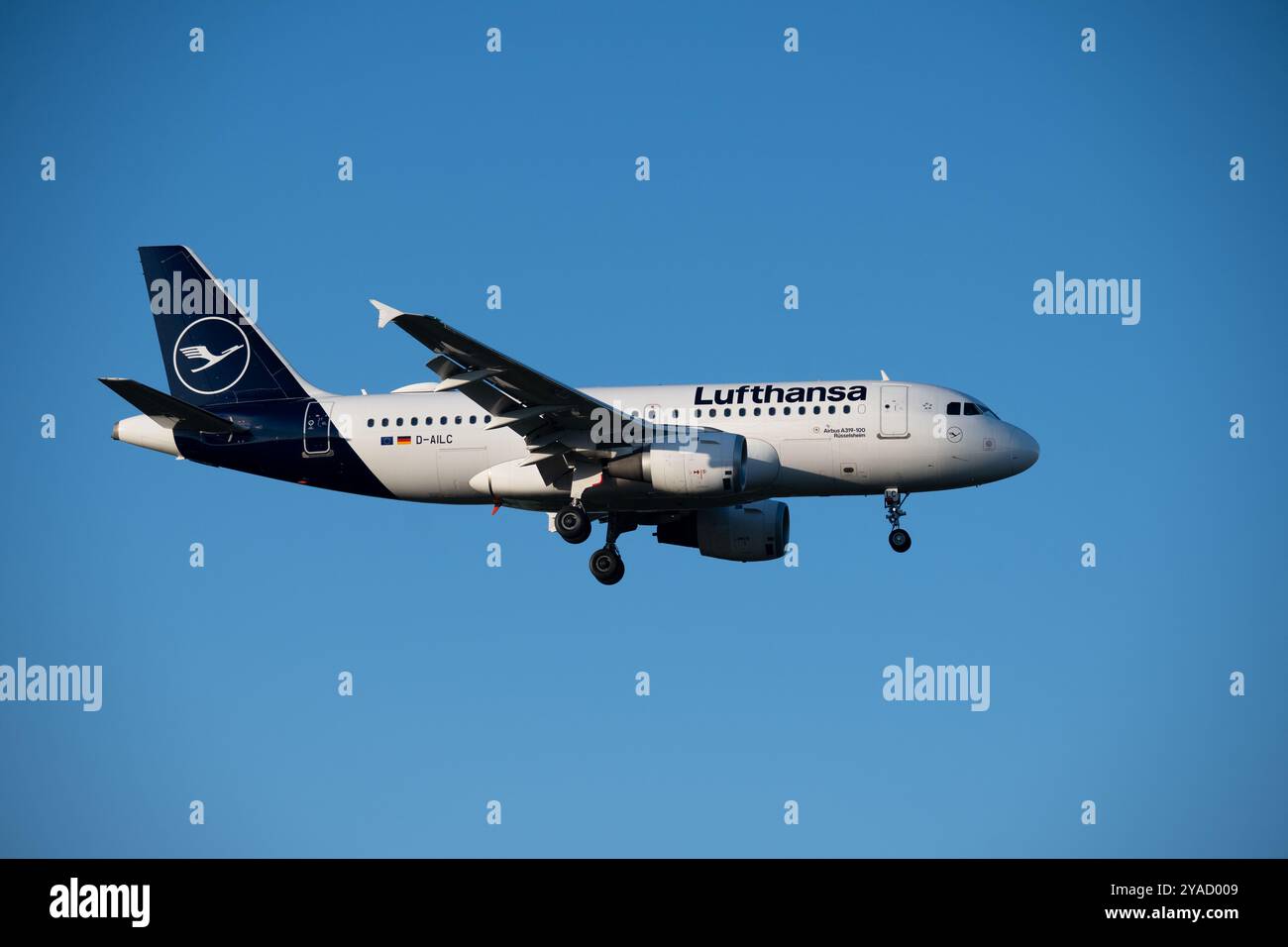 Lufthansa Airbus A319-114 landing at Birmingham Airport, UK (D-AILC ...