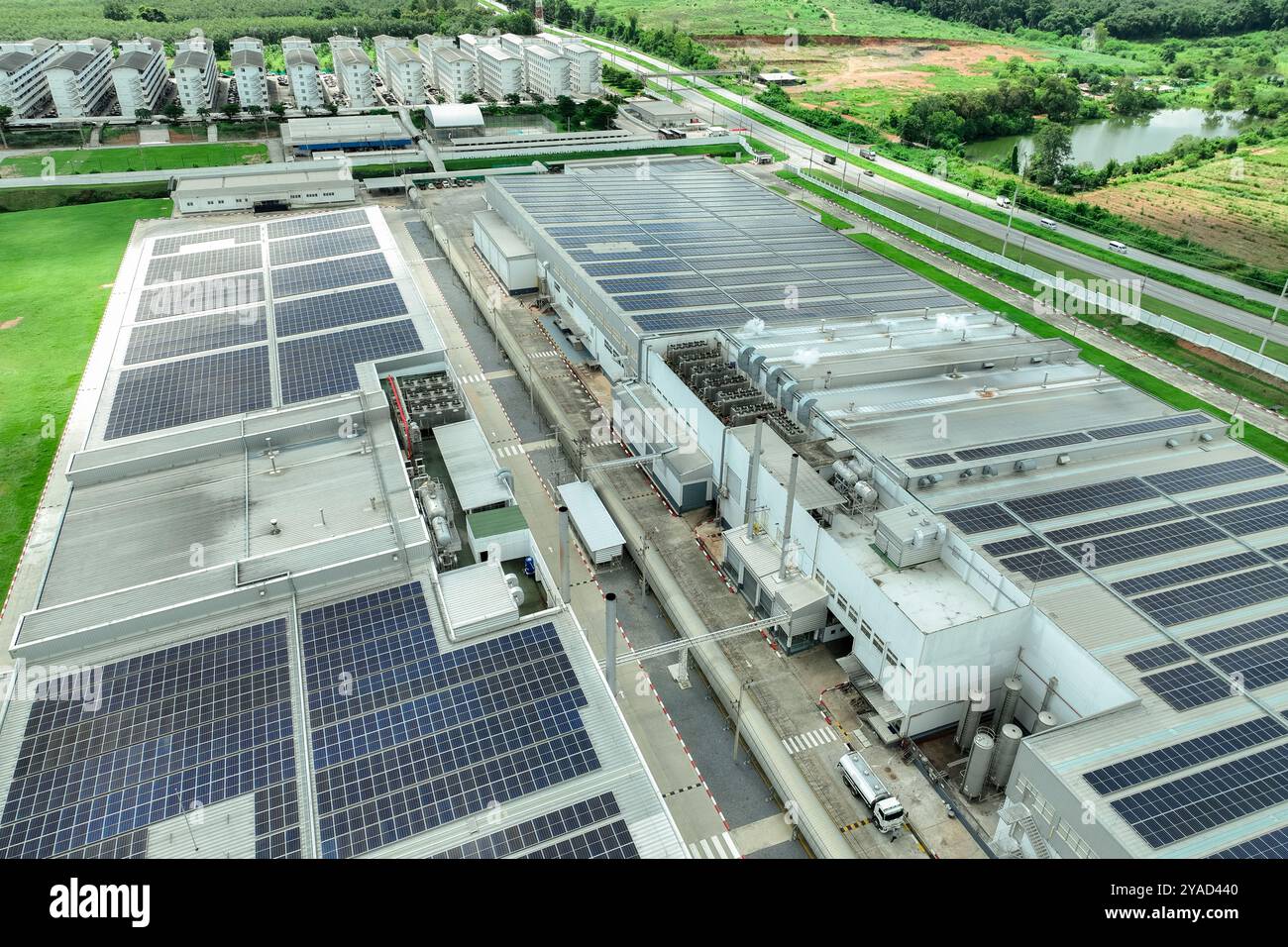 Factory rooftop hi-res stock photography and images - Alamy