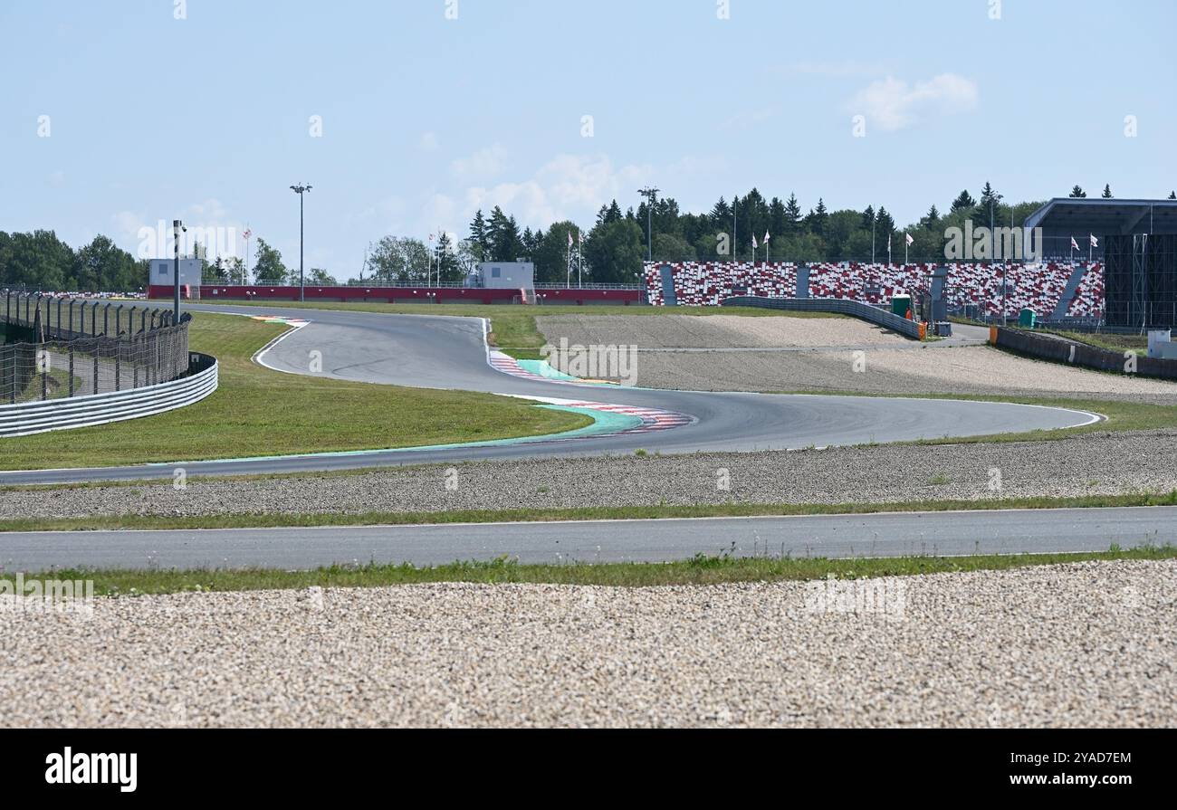 Empty car race track background hi-res stock photography and images - Alamy