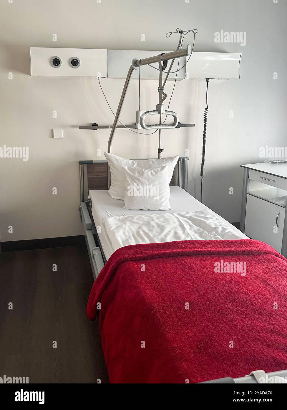 Modern interior of hospital ward with bed Stock Photo - Alamy