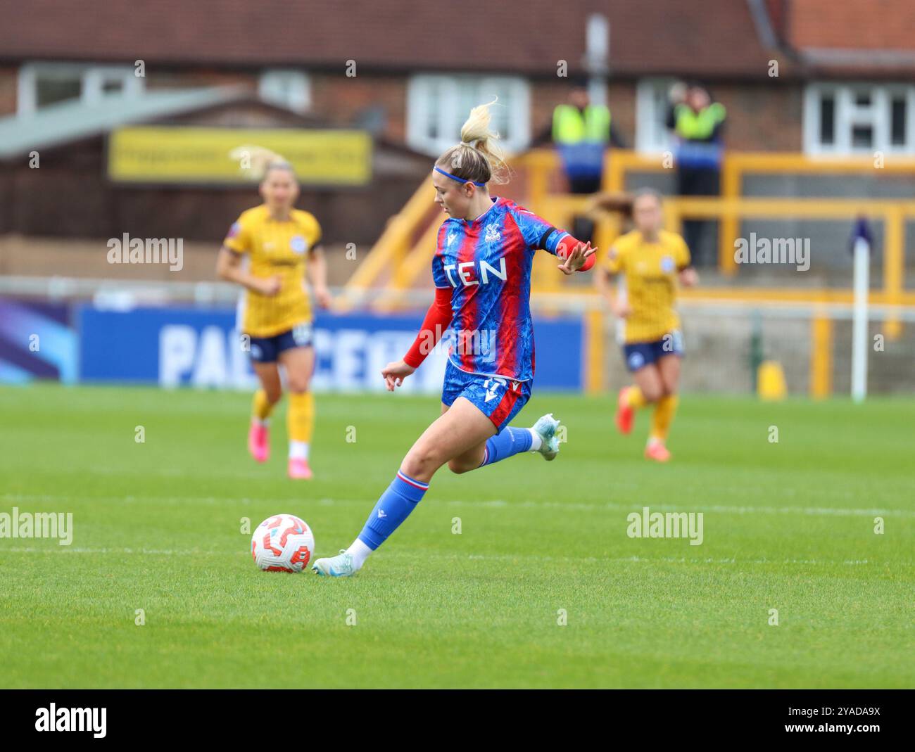 VBS Community Stadium, Sutton, London, UK. 13th Oct, 2024. Lexi Potter ...