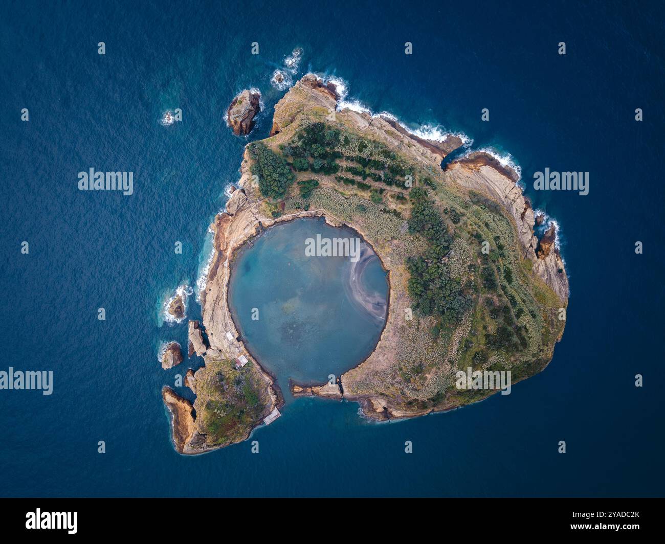 Highlighting circular formations hi-res stock photography and images ...