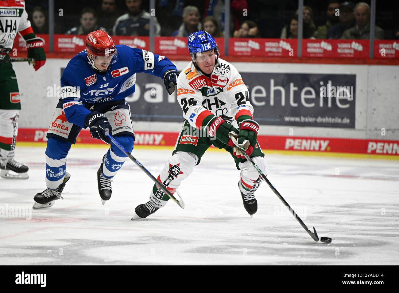 (v.l.n.r.) Daniel Neumann (Schwenninger Wild Wings #18) T.J. Trevelyan ...